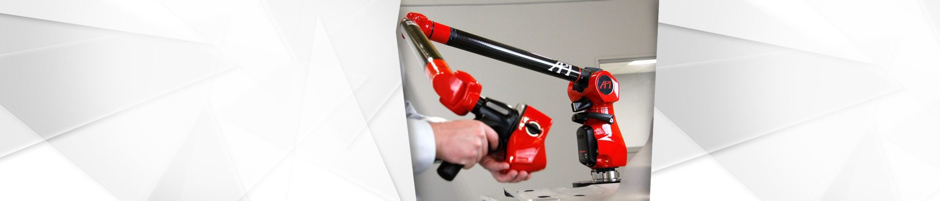 Portable measuring arm for scanning and probing at the component